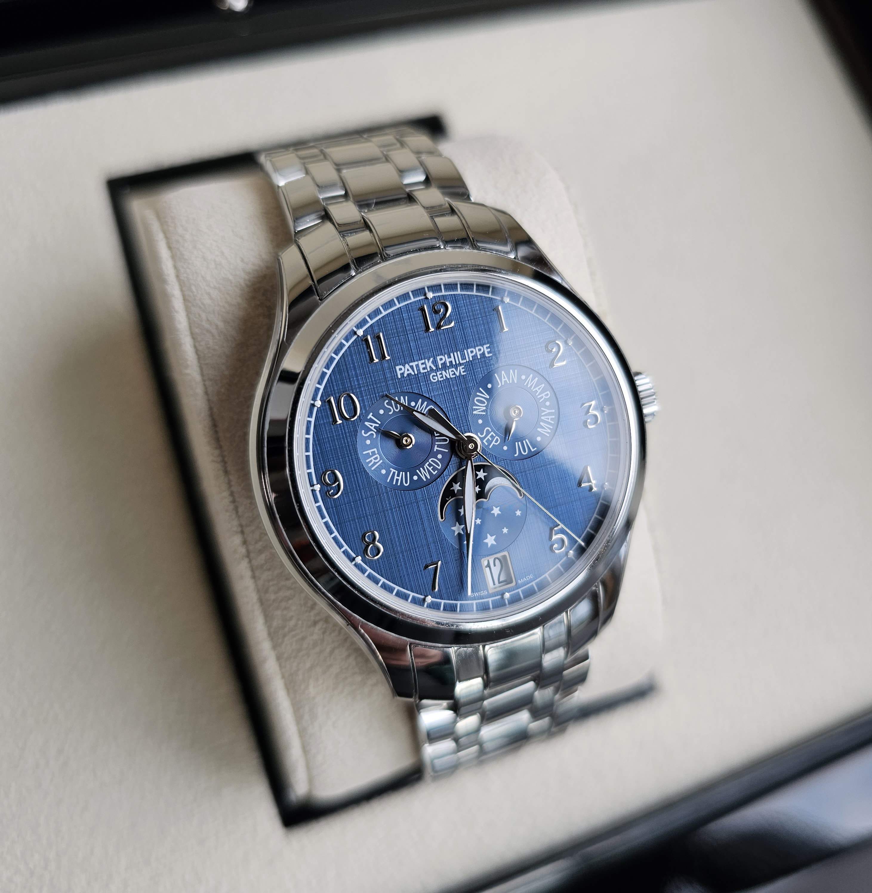 Complications Annual Calendar Moon Phases 4947/1A | VIVER